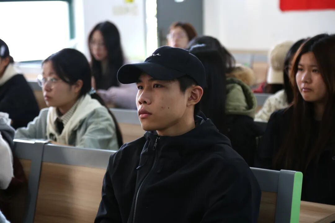 教育学院举办“两代人的青春”专题党课-浙江外国语学院教育学院